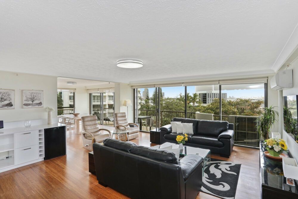 Main Beach Accommodation Gold Coast - DeVille Apartments